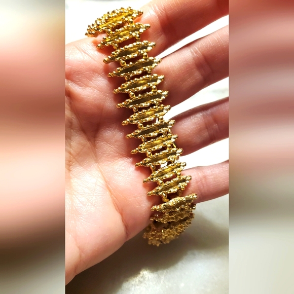 Avon | Jewelry | Vintage 7s Starflower Signed Avon Goldtone Chain ...